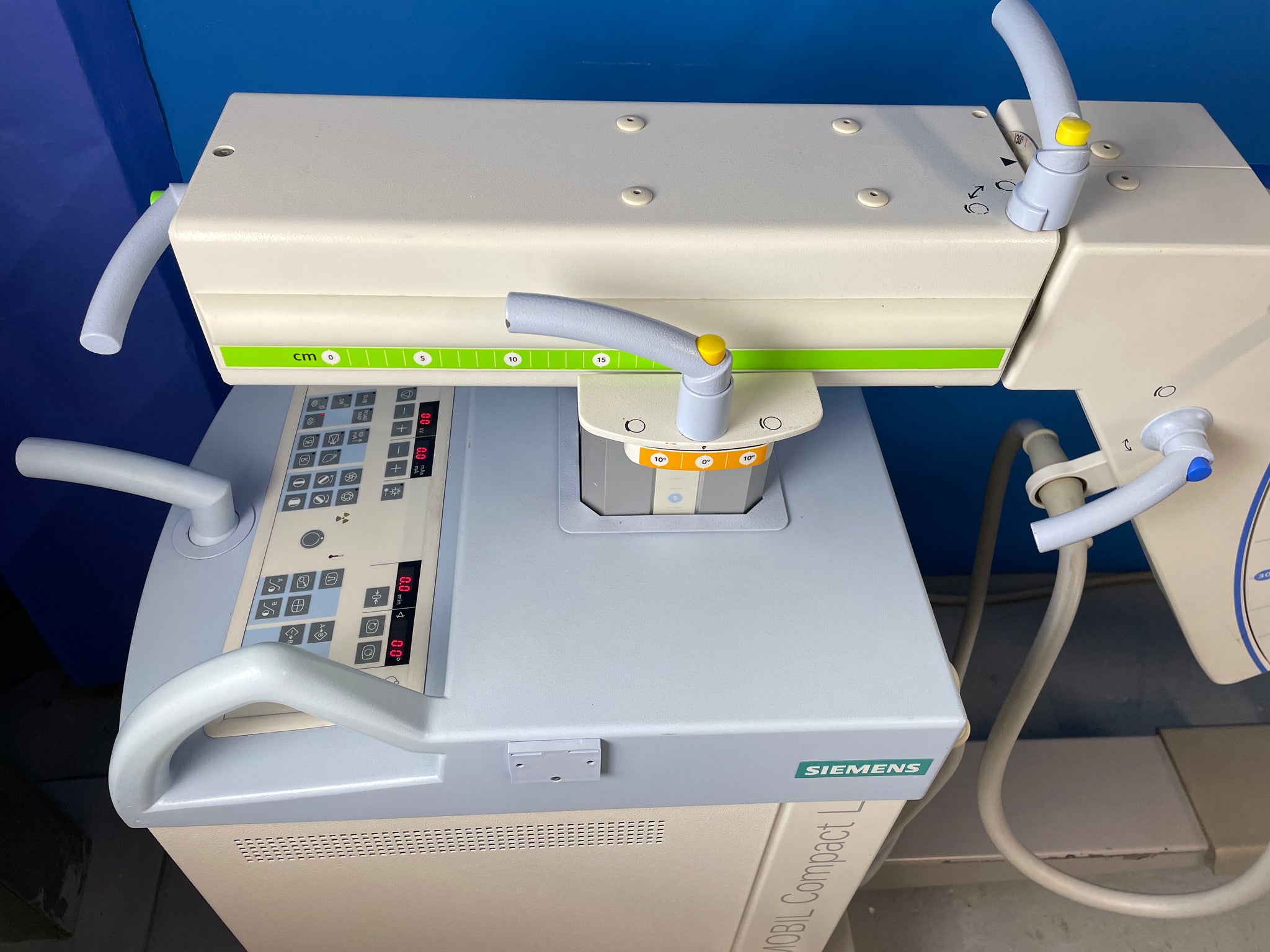 SIEMENS SIREMOBIL Compact L C-Arm – Med_Gill Ltd